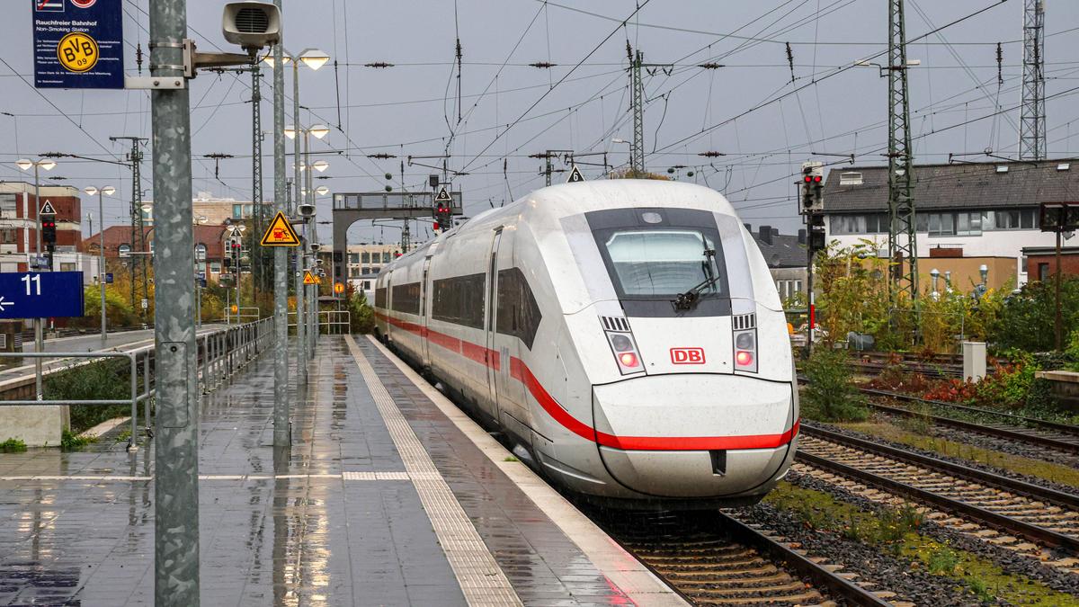 Bahnunfall in Bayern: ICE entgleiste beinahe nach Kollision mit einem Regionalzug